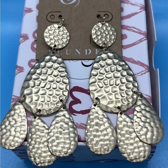 Plunder | Jewelry | Plunder Golden Earringsnib Cute Heart Box Textures ...